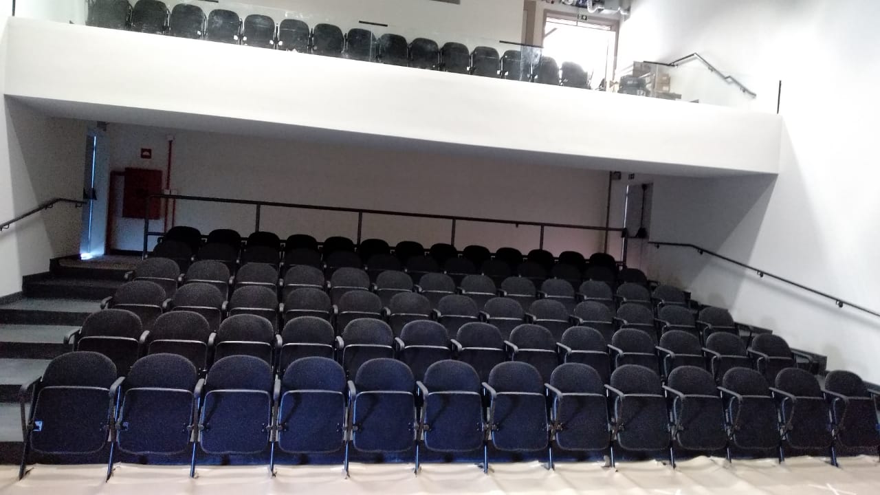 Cadeiras para Auditório e suas características | DesignChair